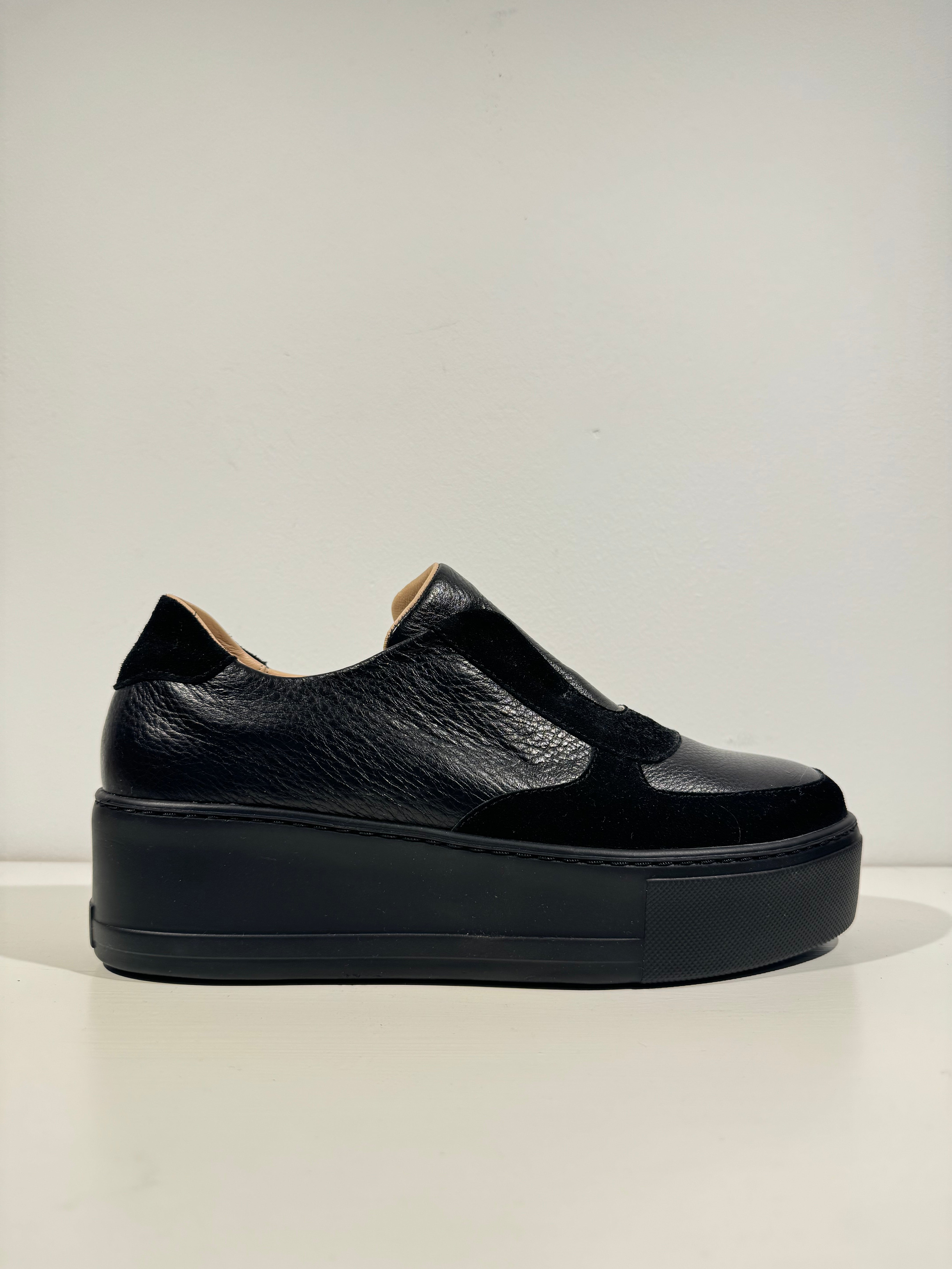 Black leather and suede platform trainers – ODYL design